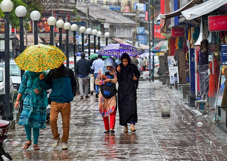 Kashmir: Restrictions lifted in Srinagar, Tral in Pulwama