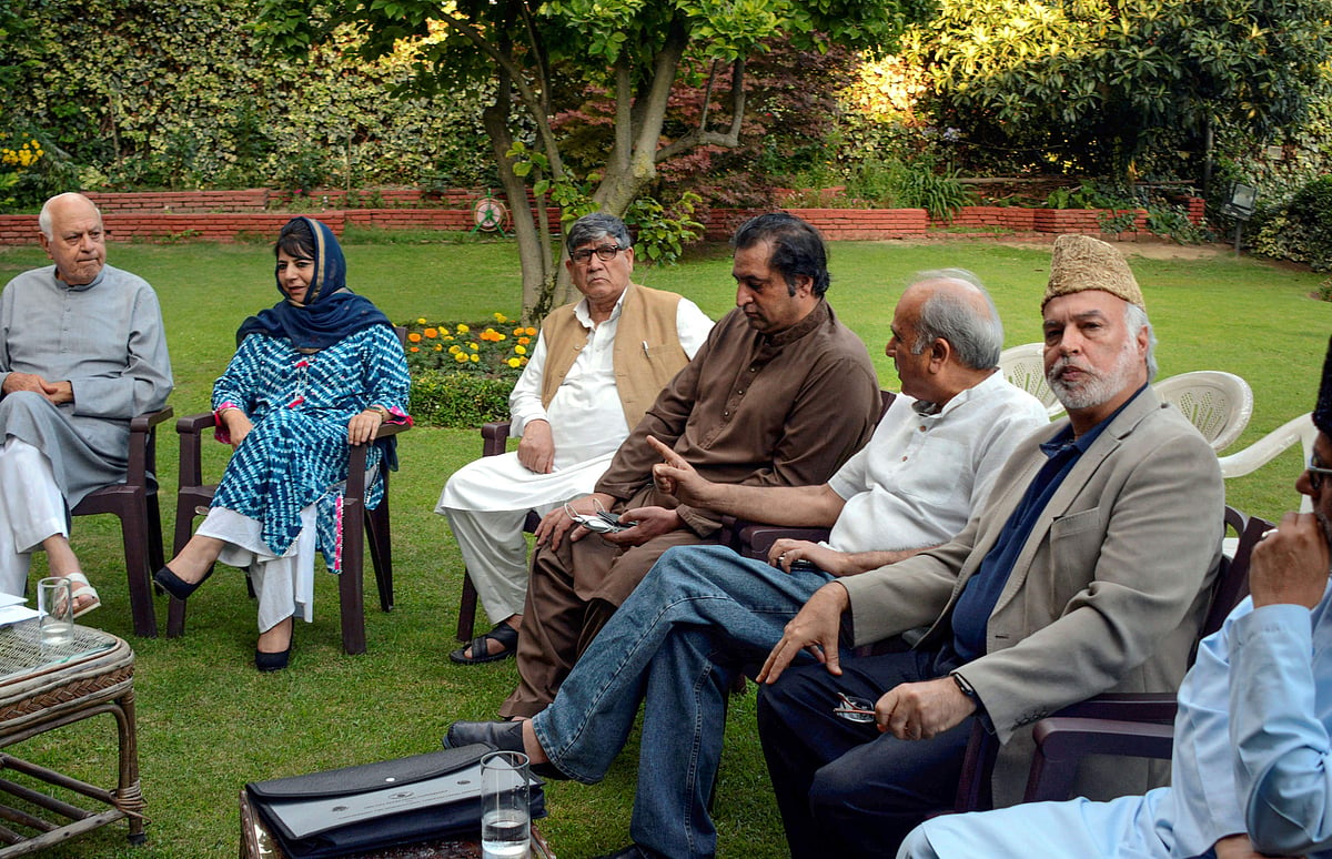 Sec 144 imposed in Srinagar, Omar Abdullah, Mehbooba Mufti allegedly ...