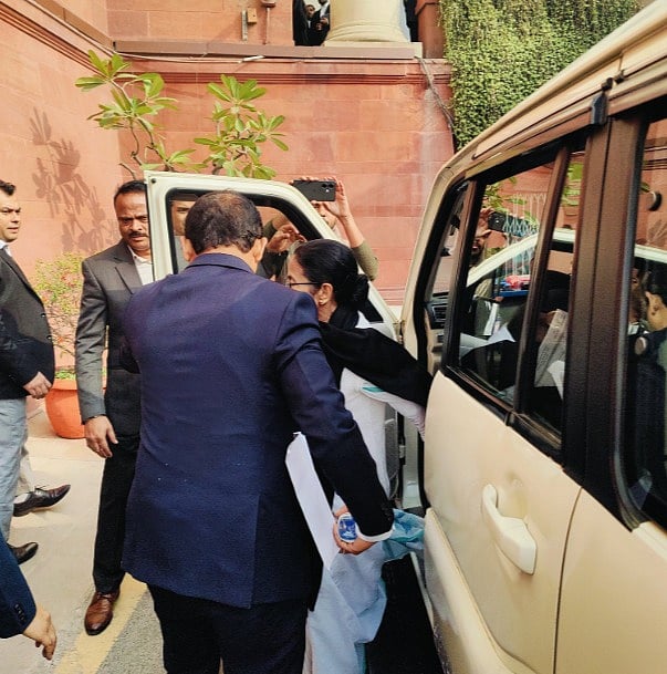 Mamata Banerjee in Supreme Court for SIR case: LIVE UPDATES