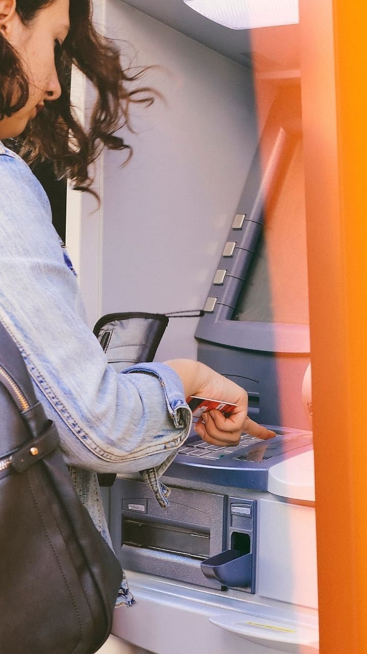 म्हणून ATM मध्ये लावतात AC why keep ac in atm read reason | Dainik Gomantak