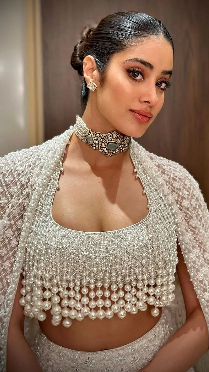 Janhvi Kapoor चा हा लेहंग्यातला लूक पाहुन वेडे व्हाल.....|janhavi ...