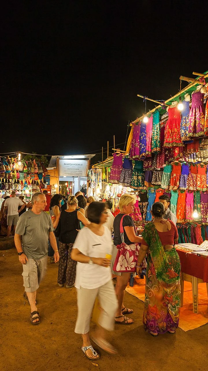गोव्यातील लोक खरचं निवांत असतात? Goa people really relaxed read reality ...