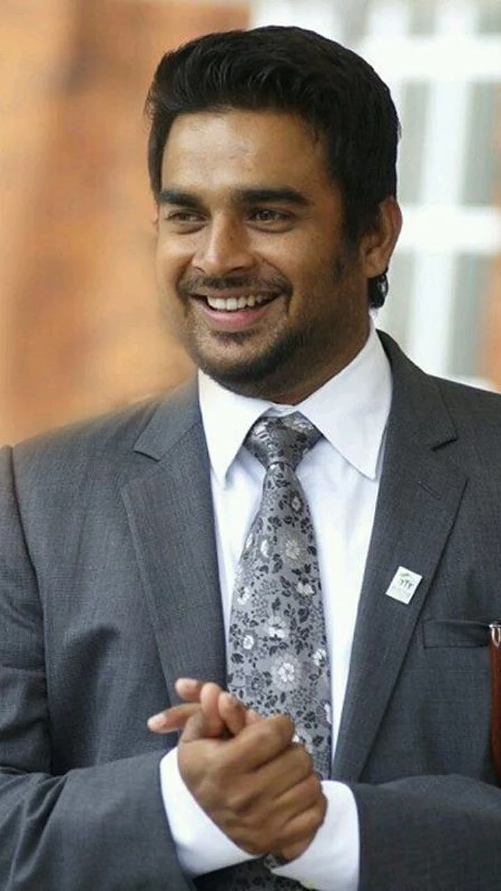 "मला खरंतर अधिकारी बनायचं होतं ! "|actor r madhvan 53th birthday ...