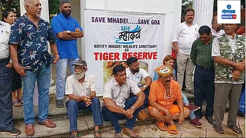 गोव्‍याच्‍या भावी पिढ्यांवर अन्‍याय करणाऱ्या राणेंकडून वनखाते काढून घ् ...