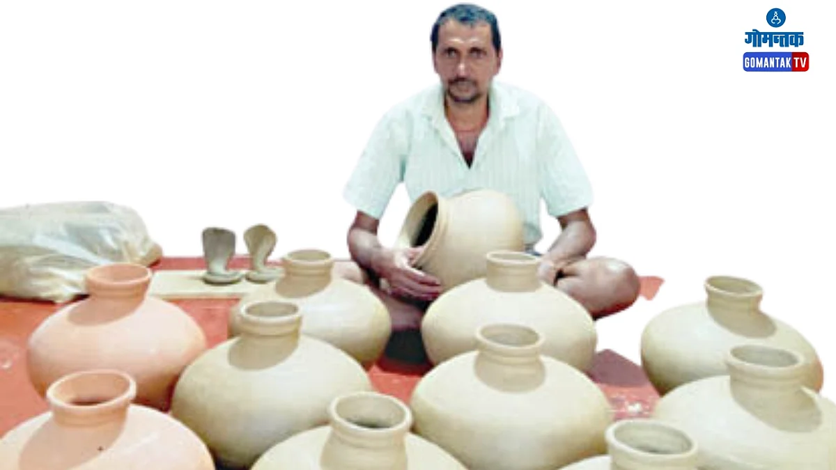 Ghumat Instrument In Goa: घुमटांची मडकी बनवणारा कलाकार | Goa musical ...