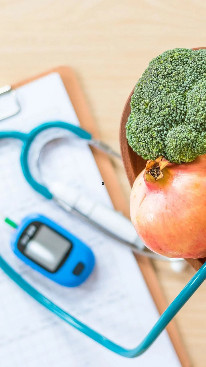 मधुमेह असणारे लोक मनुका खाऊ शकातात का? can diabetic patients eat ...