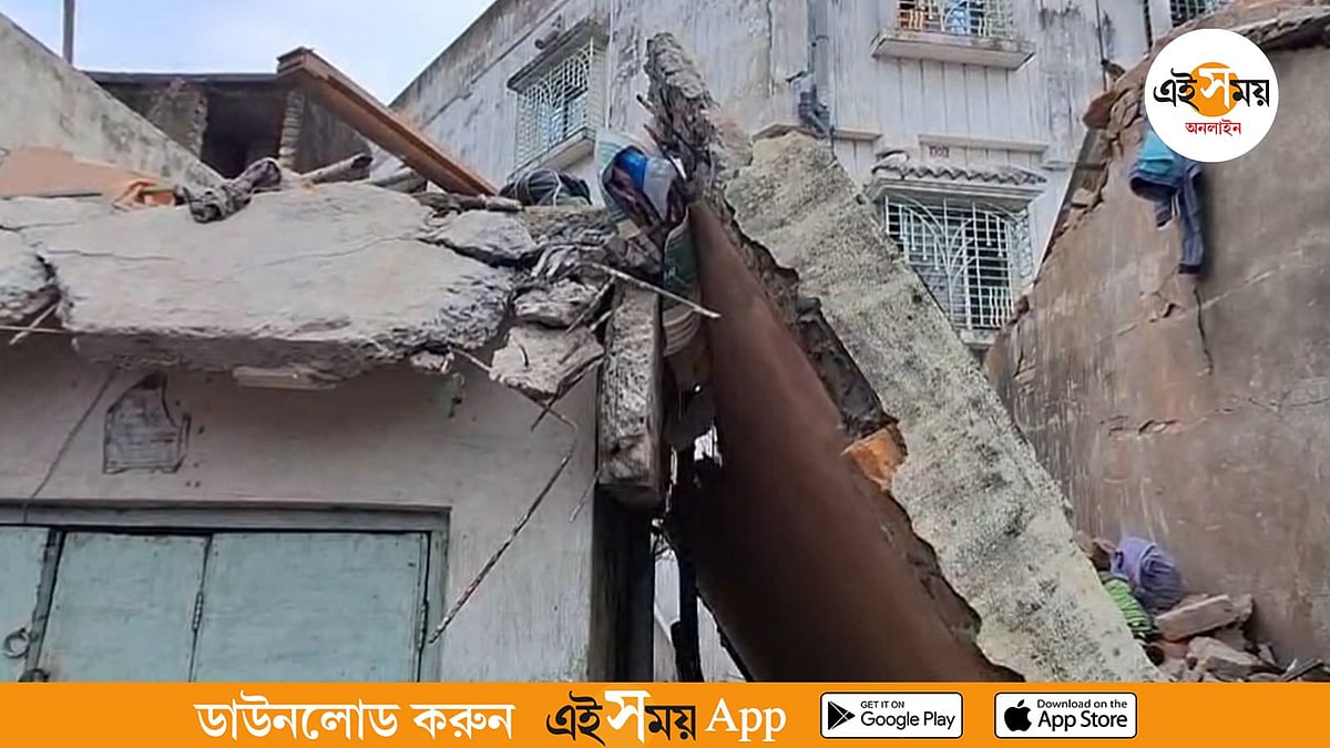 মাঝরাতে বিকট আওয়াজ, হুড়মুড়িয়ে ভেঙে পড়ল বাড়ি, মৃত ১