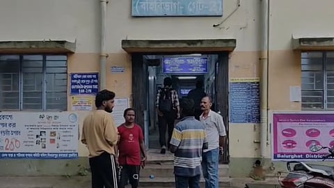 Balurghat News: শিশুর মৃত্যু ঘিরে তুলকালাম, চিকিৎসকদের বিরুদ্ধে ...