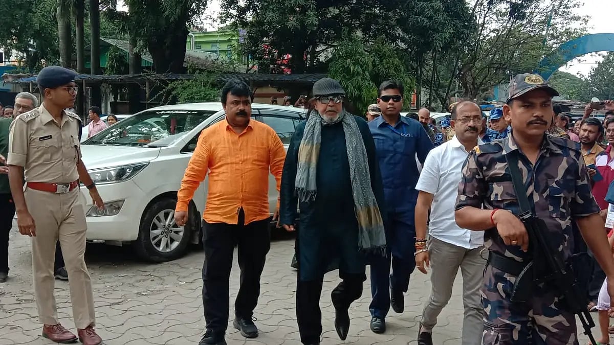 কোচবিহার ক্যান্সার সেন্টারে মিঠুন, দিলেন ১.৬৫ লক্ষ টাকা সাহায্য। Mithun ...