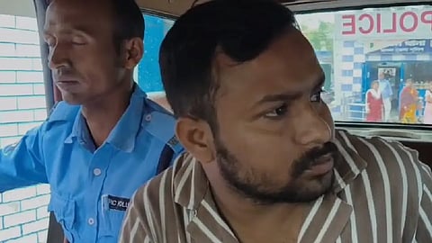 টাকার লোভে নিজের দিদাকে খুনের অভিযোগ উঠেছে খোদ নাতির বিরুদ্ধে। মালদায় ...