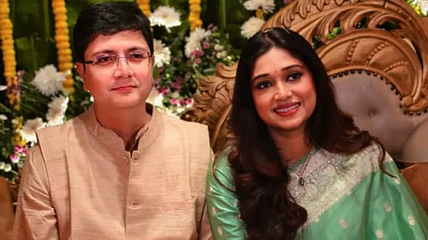 প্রথম জামাইষষ্ঠীতে শাশুড়িকে কাঞ্জিভরম দিলেন অন্তরা মিত্রের বর শৌর্য ...