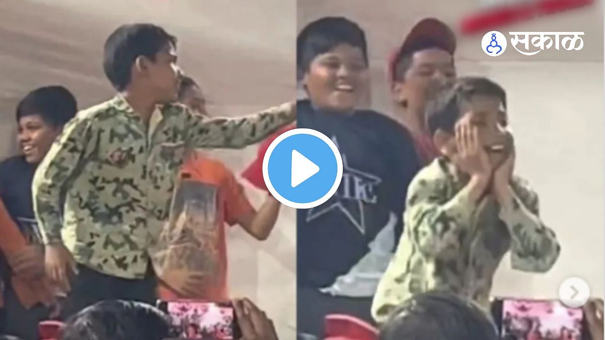 Viral Video : नाद खुळा! या पठ्ठ्याच्या चंद्रा डान्सने केलंय मार्केट जाम ...