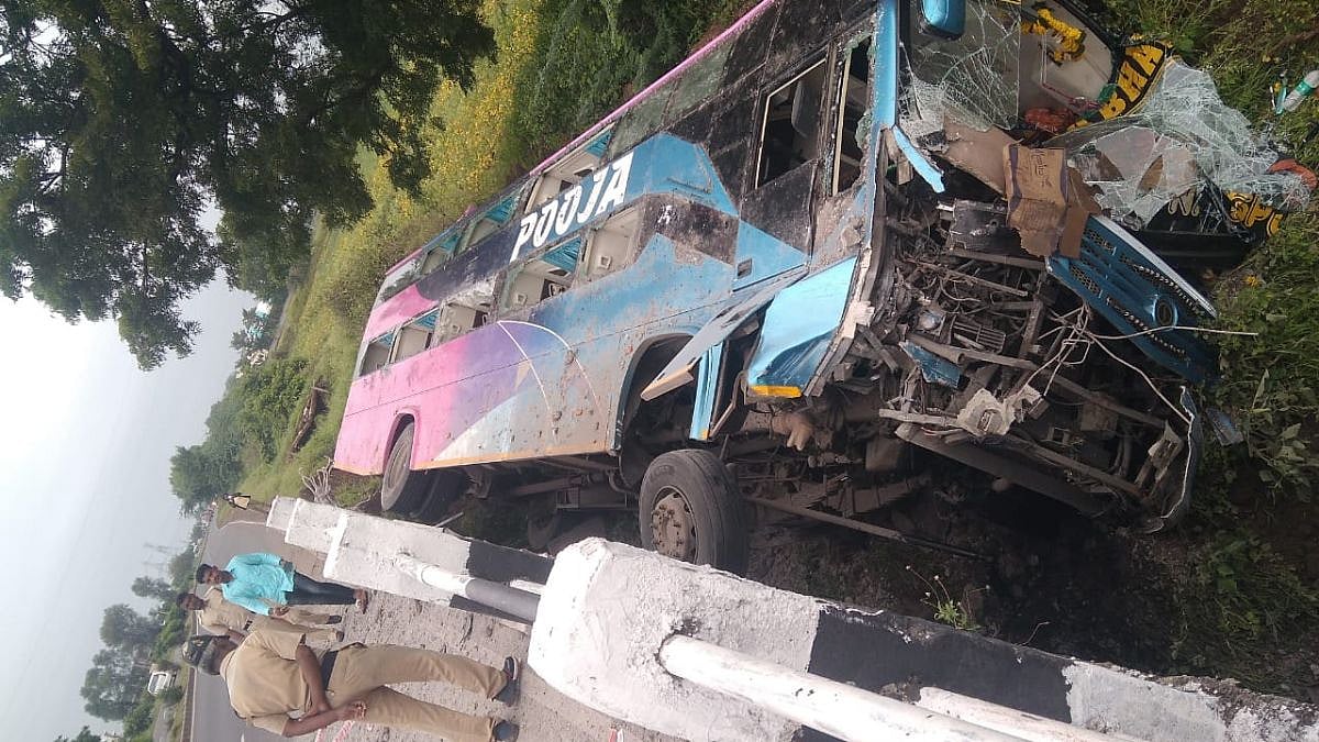 Jalna Accident News : ट्रॅव्हल्सला अपघात; 20 ते 25 प्रवासी जखमी