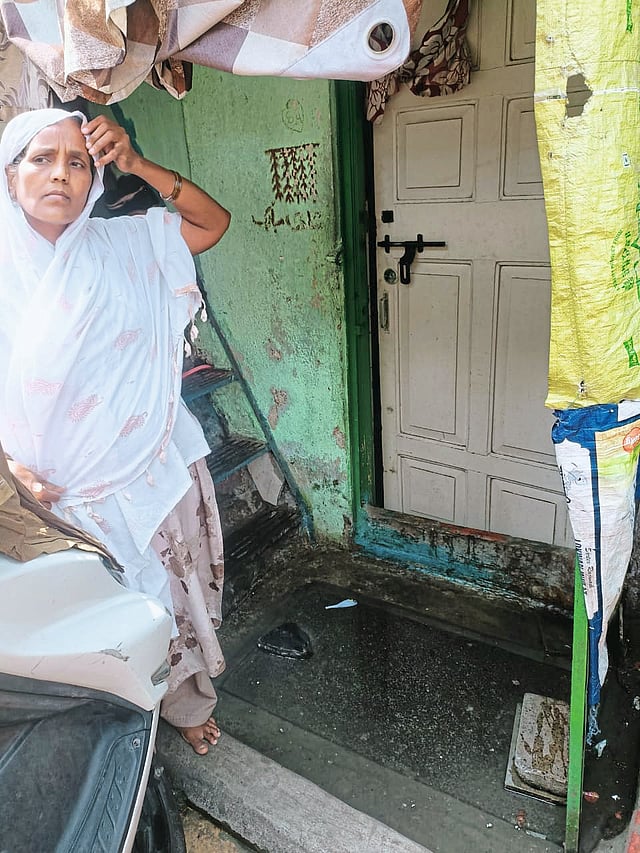 जनावरांसारखे जगणे आमच्या वाट्याला