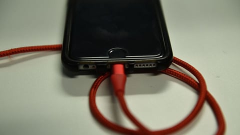 Mobile Phone Blast : चार्जिंगला लावलेल्या फोनचा भीषण स्फोट; चार मुलांचा ...