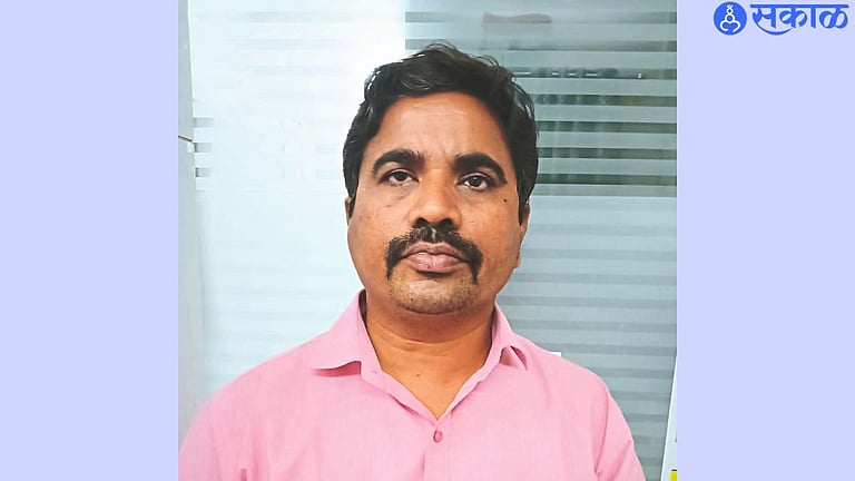 Dhule Bribe News : 50 हजारांची लाच स्वीकारताना ग्रामसेवक बोरसे ताब्यात ...