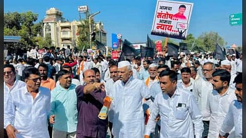 Beed Protest March : सरपंच संतोष देशमुख यांच्या हत्येतील आरोपीच्या ...