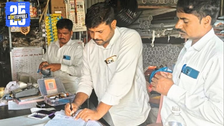 Satara News : फलटण तालुक्यात खळबळ! बरड भागात कृषी केंद्रांवर कारवाई ...