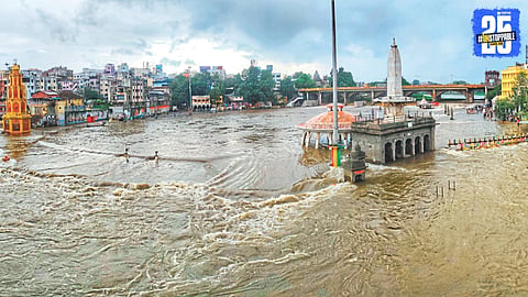 Nashik Monsoon Update : नाशिकच्या धरणांत पावसाने भर घातली; गोदावरीला ...