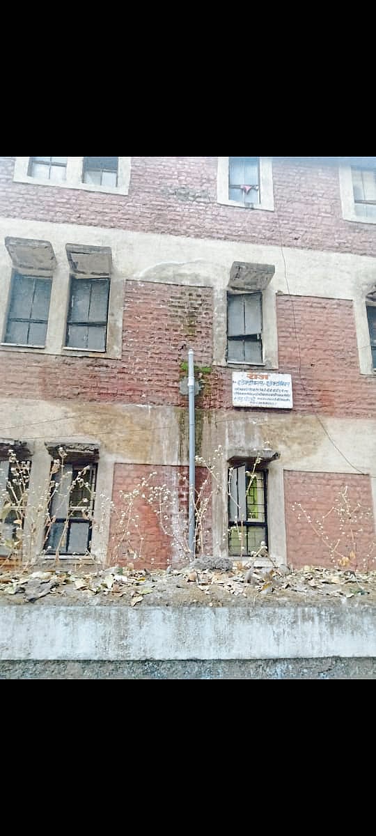 म्हाडाची इमारत मोडकळीस; पुनर्विकासासंदर्भात महापालिकेकडून टाळाटाळ ...