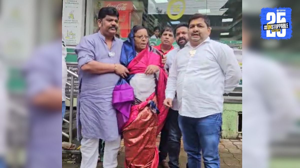 BJP leaders drape saree on congress leader | भाजप पदाधिकाऱ्यांनी ...