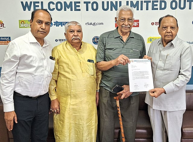 ‘सकाळ रिलीफ फंडा’ला सेवानिवृत्त कर्मचाऱ्यांची मदत