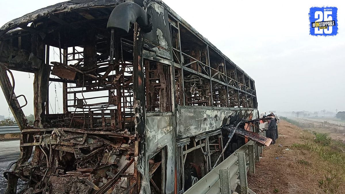 Samruddhi Accident: समृद्धी महामार्गावर भीषण अपघात; ट्रॅव्हल्स जळून खाक ...