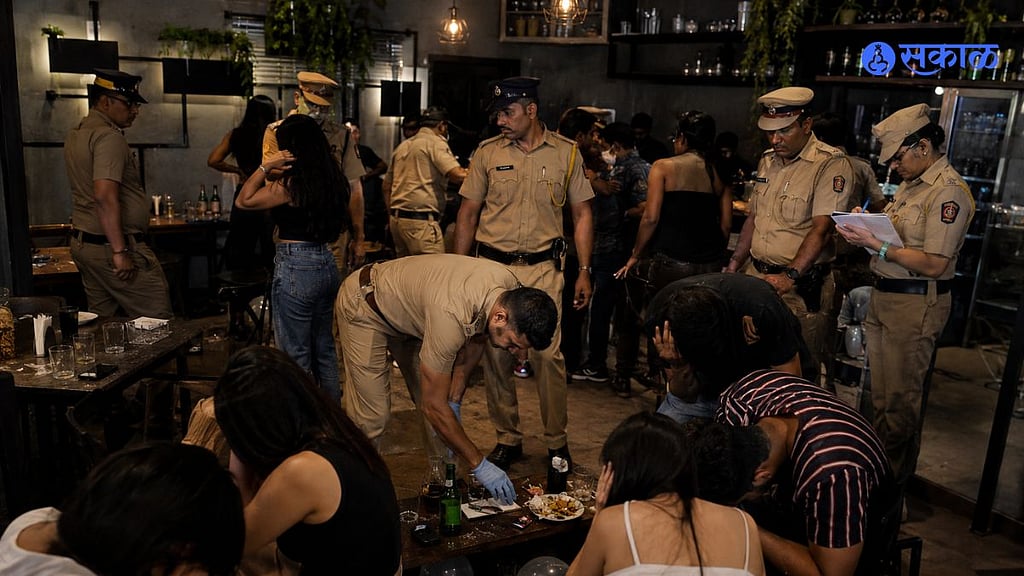 Kolhapur cafe raid birthday party excuse illegal activities|वाढदिवसाचा ...