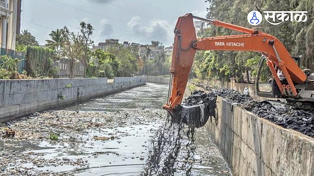Opposition Parties Criticism On Mahayuti Over drain-cleaning work ...