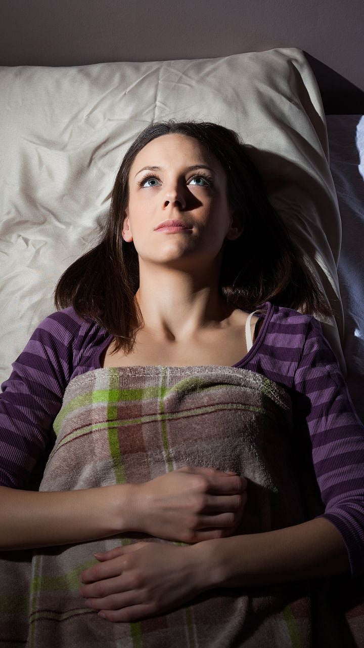 अपुरी झोप शरीरासाठी किती धोकादायक ठरू शकते?|ymptoms of lack of sleep ...