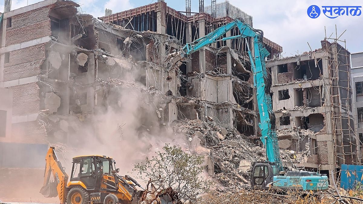 Pune Wagholi Demolition: वाघोलीत सात मजली बेकायदा इमारत जमीनदोस्त ...