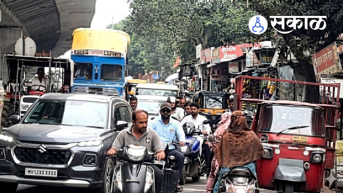 Weekend Travelers Face Long Delays Due to Traffic Jam Near Karad ...