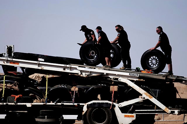 2025 Dakar Rally: Participants tackle tricky competitive stages