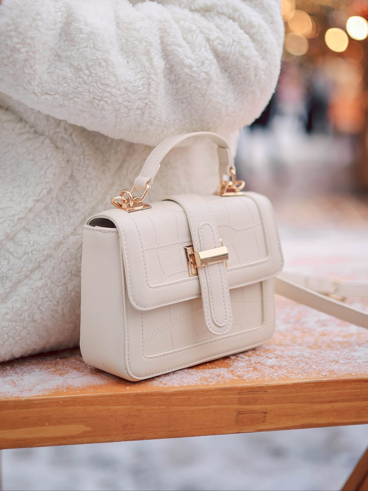 How to keep your white bags clean?