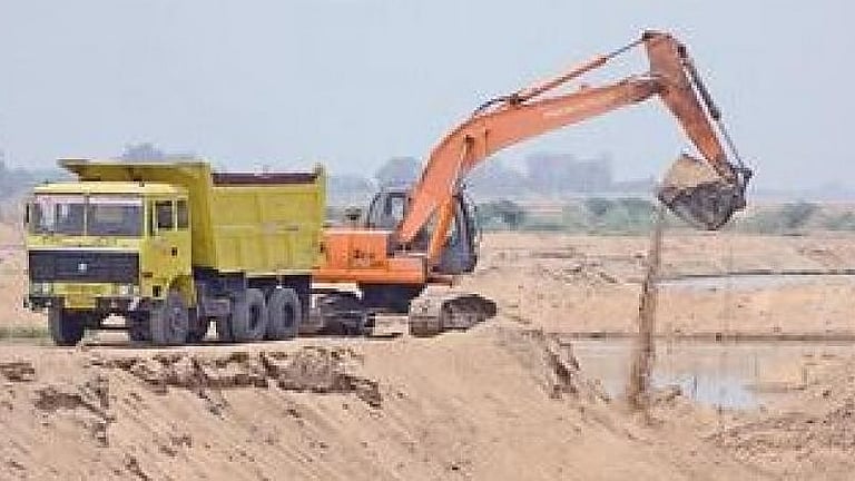 ಬಾಗಲಕೋಟೆ: ಕೃಷ್ಣಾ ನದಿಪಾತ್ರದಲ್ಲಿ ಅಕ್ರಮ ಮರಳು ಗಣಿಗಾರಿಕೆ; ಸ್ವಯಂಪ್ರೇರಿತ ...
