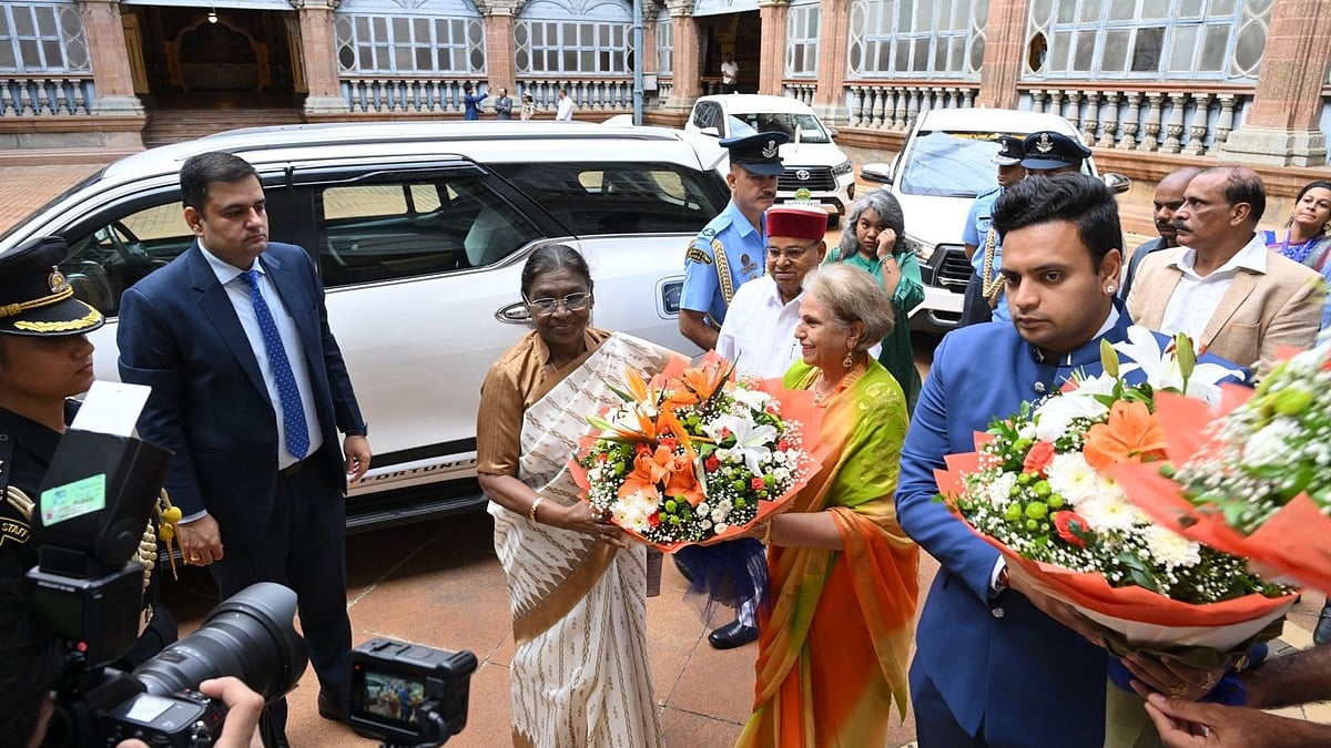 ಮೈಸೂರು ಅರಮನೆಗೆ ದ್ರೌಪದಿ ಮುರ್ಮು ಭೇಟಿ: ರಾಜವಂಶಸ್ಥರಿಂದ ರಾಷ್ಟ್ರಪತಿಗಳಿಗೆ ...