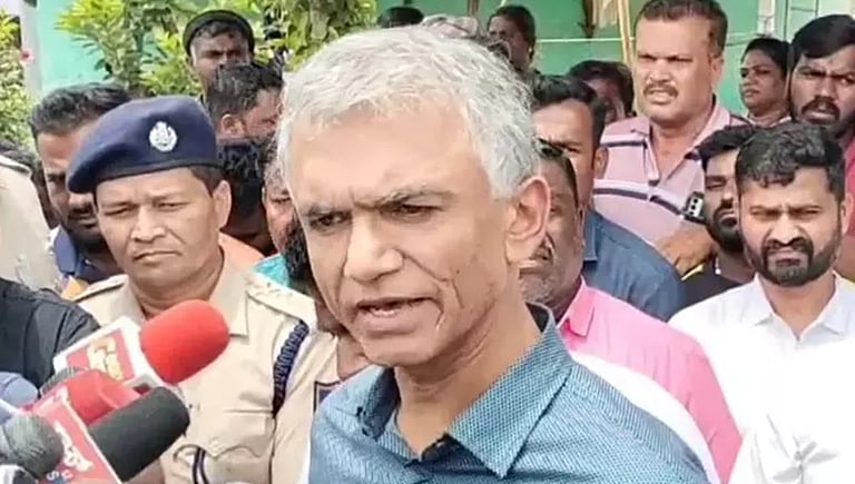 ಹಾಸನ ಗಣೇಶ ಮೆರವಣಿಗೆ ದುರಂತ: ಸಾವಿನ ಸಂಖ್ಯೆ 10ಕ್ಕೆ ಏರಿಕೆ; ಸ್ಥಳಕ್ಕೆ ಕೃಷ್ಣ ...