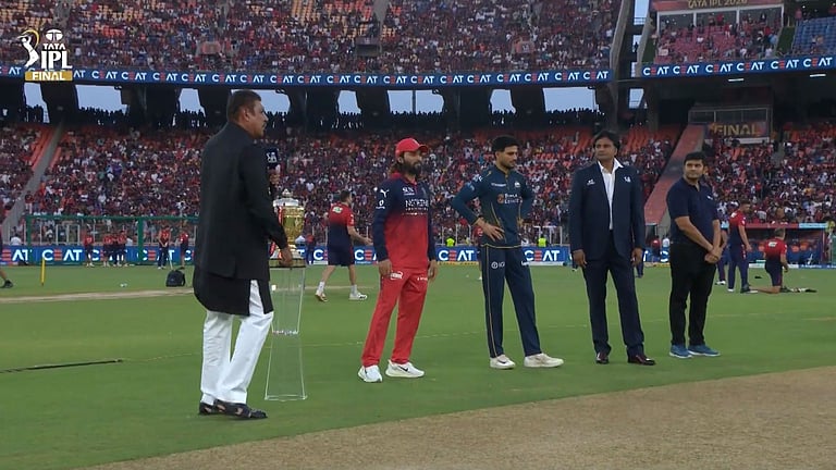 IPL 2026 Final: ಟಾಸ್ ಗೆದ್ದ RCB ಬೌಲಿಂಗ್ ಆಯ್ಕೆ, ತಂಡಕ್ಕೆ ಮರಳಿದ ಆಲ್ರೌಂಡರ್ ...