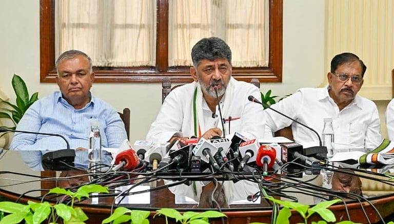 ಜಾತಿ, ಧರ್ಮ ಯಾವುದೇ ಪ್ರಭಾವಕ್ಕೂ ಮಣಿಯಬೇಡಿ: ಪಾರದರ್ಶಕವಾಗಿ ಕೆಲಸ ಮಾಡುವಂತೆ ...