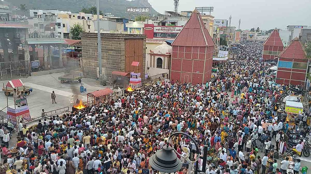 வைகாசி பவுர்ணமி - திருவண்ணாமலையில் லட்சக்கணக்கான பக்தர்கள் கிரிவலம் ...