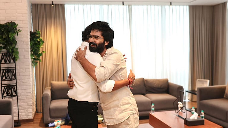 முதலமைச்சர் விஜயை சந்தித்த நடிகர் சிம்பு- Actor Simbu Meet CM Vijay
