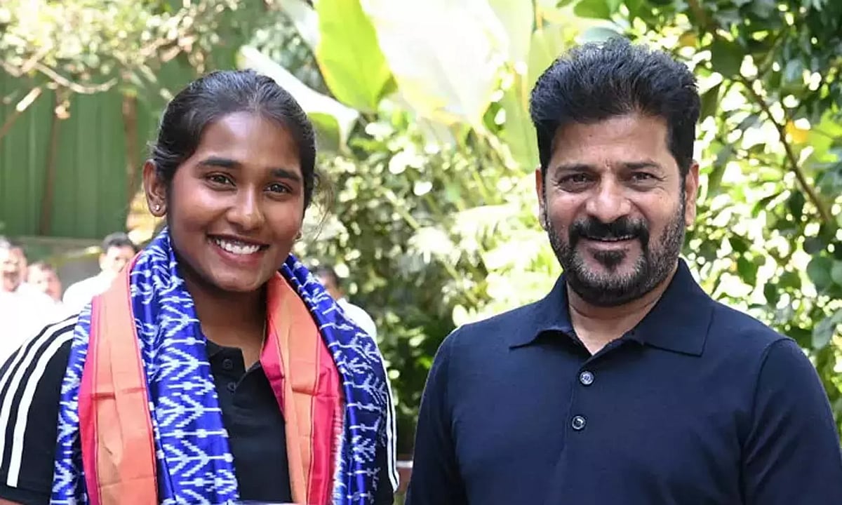 கொங்கடி திரிஷாவுக்கு ரூ.1 கோடி: ரேவந்த் ரெட்டி அறிவிப்பு