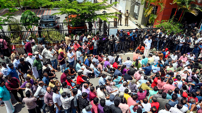 FIR filed against CPI(M), DYFI workers over protest outside LoP ...