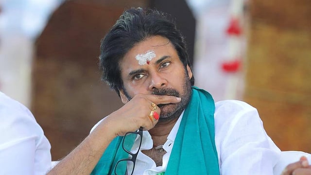 "വിജയ്‌യോട് അസൂയ തോന്നുന്നു": 15 വർഷമായി തെരുവിലാണെന്ന് പവൻ കല്യാൺ