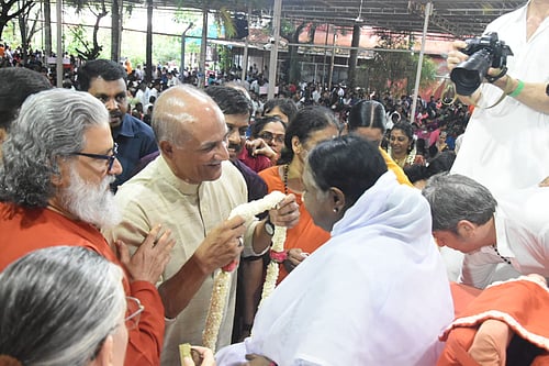 ജീവിതം ശ്രുതിമധുരമായ സംഗീതം പോലെയാക്കാം: മാതാ അമൃതാനന്ദമയി