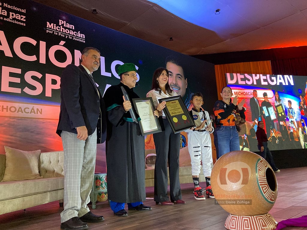 Astronauta michoacano inspira a estudiantes en Morelia