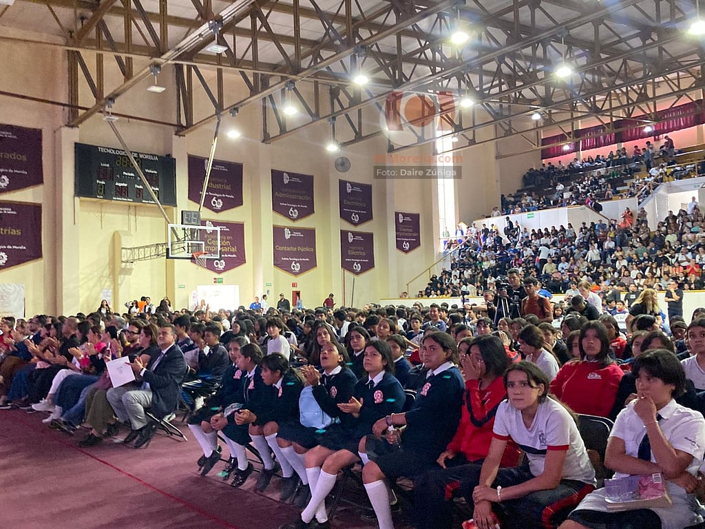 Astronauta michoacano inspira a estudiantes en Morelia