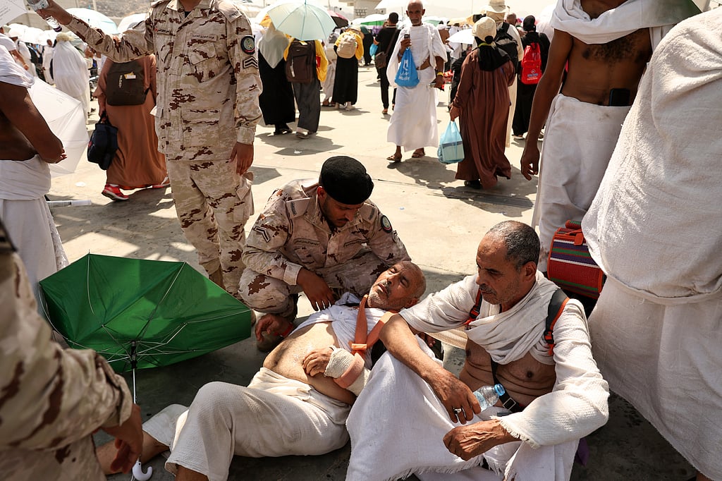 68 Indians among 900 dead from scorching heat during Hajj