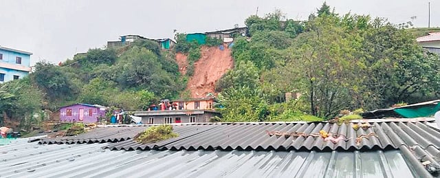 Alert in Idukki as mudslip kills 42-year-old in Munnar