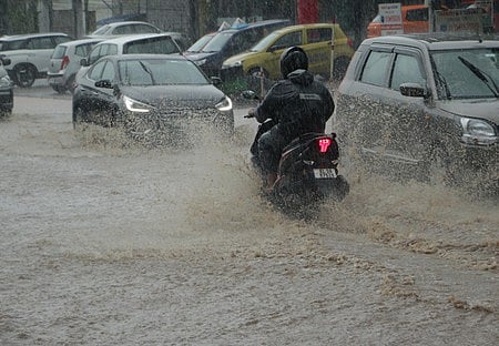 15 houses damaged, traffic affected due to rain at Krishnagiri